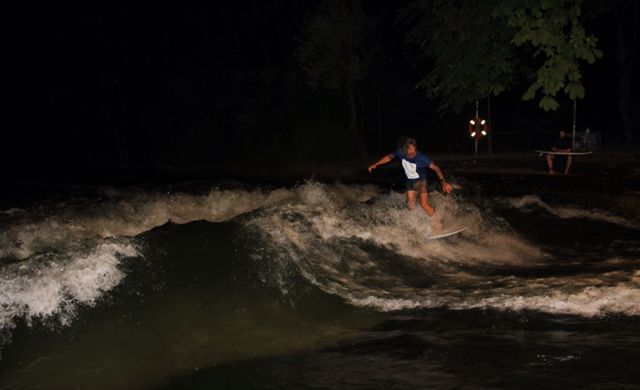 eisbachwelle.de - EISBACH MÜNCHEN RIVER SURFING – alles über Surfer ...